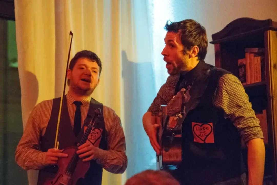 Iain Gordon MacFarlane RIP - Simon Kempston